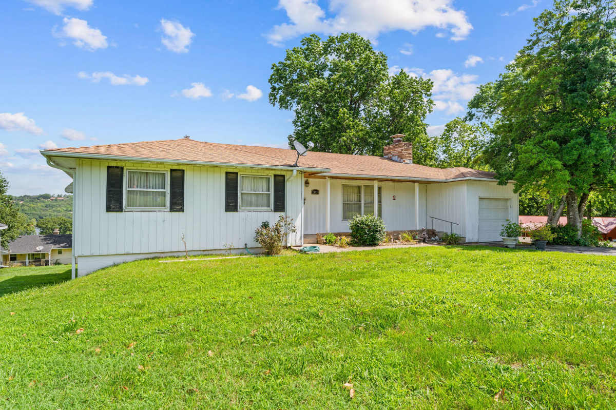 Shell Knob MO Home for Sale 25720 Hillcrest MLS # gmr4789